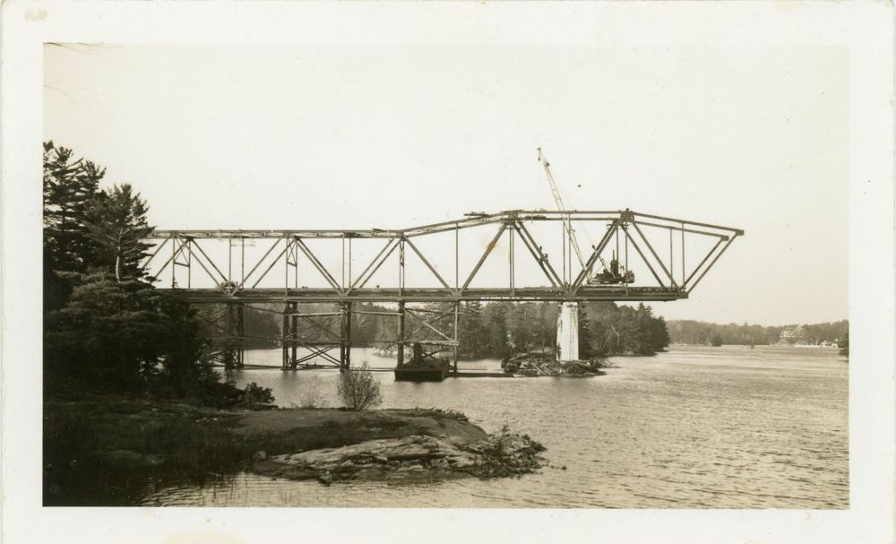Thousand Islands Life, Construction of the Thousand Islands Bridge