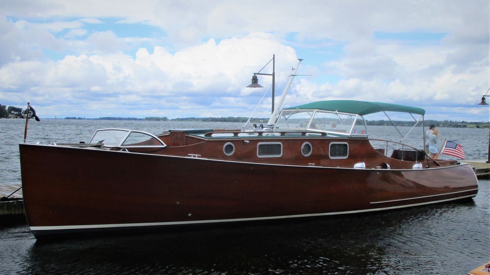 Thousand Islands Life, Zipper a Classic Express Commuter