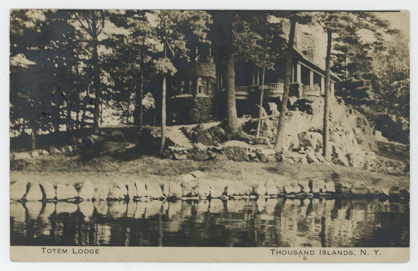 Thousand Islands Life, Totem Poles and Island History